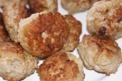 Keftedes Greek Meatballs - Food Travelist